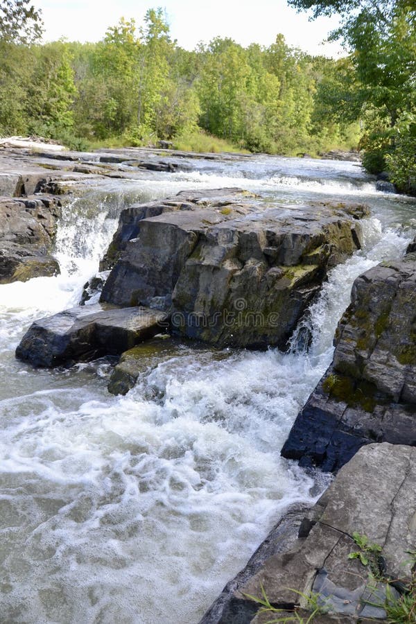 Waterfall Split by Granite Bedrock Along Pete S Dam Trail Стоковое Фото ...