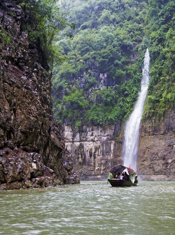 Waterfall in the Three Small Gorges - Xiao Sanxia of the Yangtze River ...