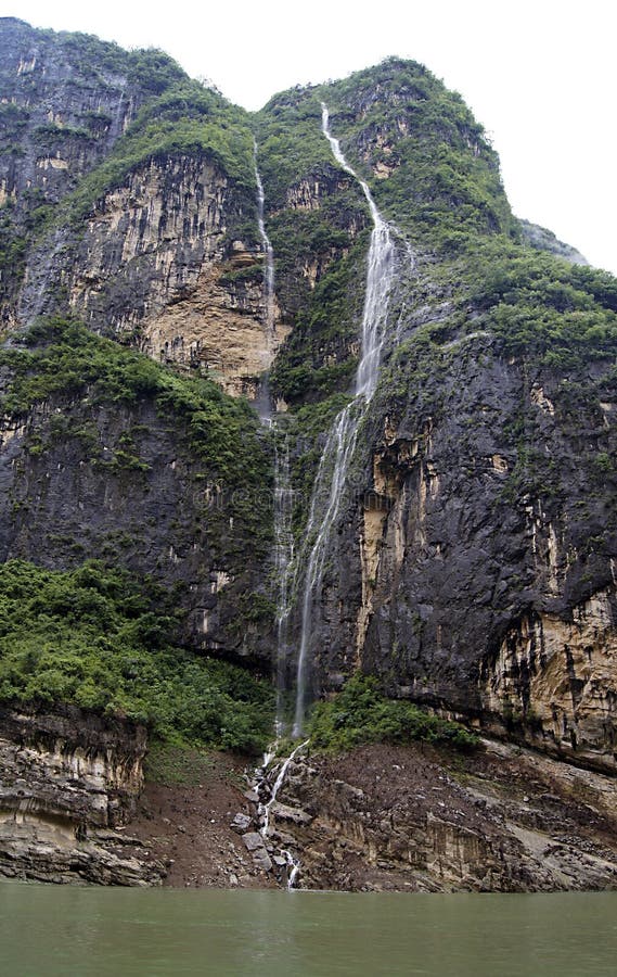 Waterfall in the Three Small Gorges - Xiao Sanxia of the Yangtze River ...
