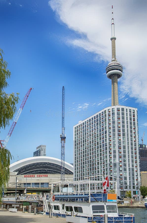 Waterfront on Lake Ontario in Toronto and Roger Centre Editorial Stock ...