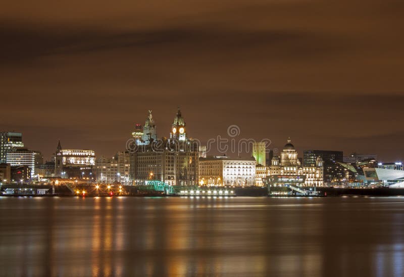 Liverpool Waterfront at Night Stock Image - Image of horizon ...