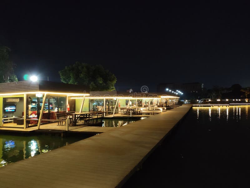 Waterfront Restaurant at Night. View from the Pointe Waterfront Dining ...