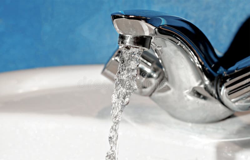 Waterkraan Met Stromend Water Selectieve Nadruk, Stock Afbeelding ...
