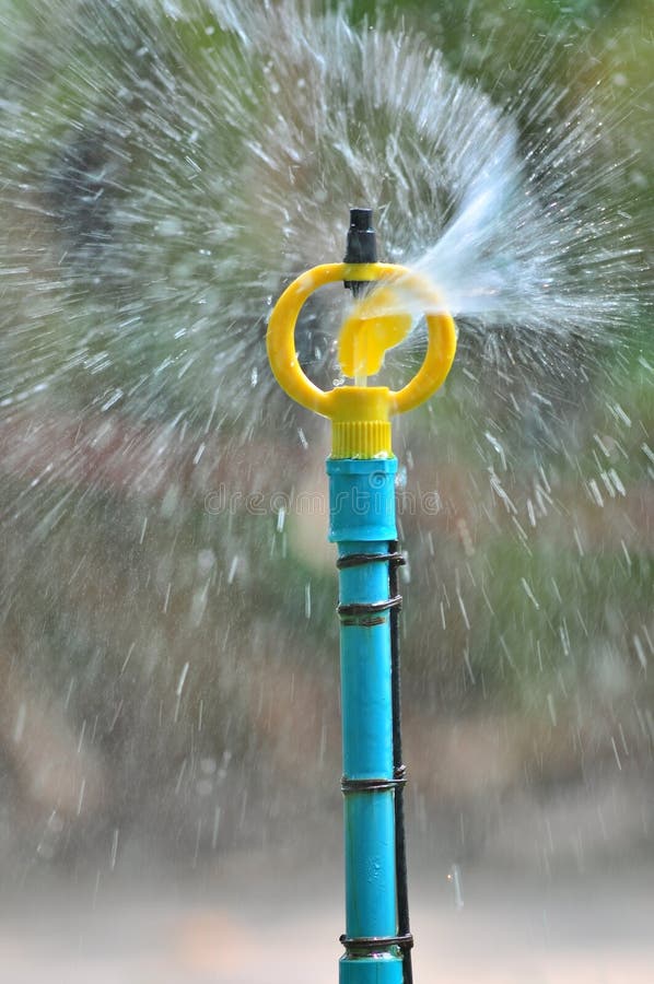 Water sprinkler stock afbeelding. Image of milieu, landschap - 31019497