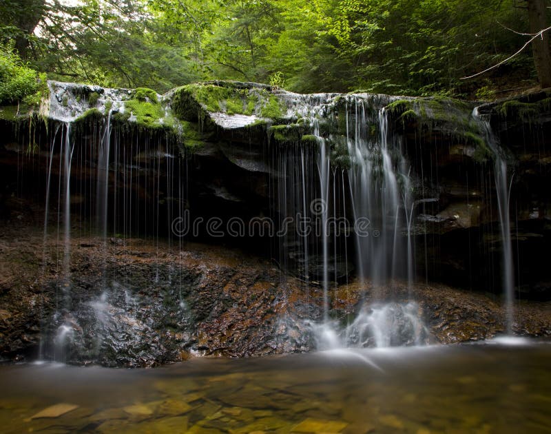 Waterval stock foto. Image of mening, boom, rotsen, stenen - 6169444