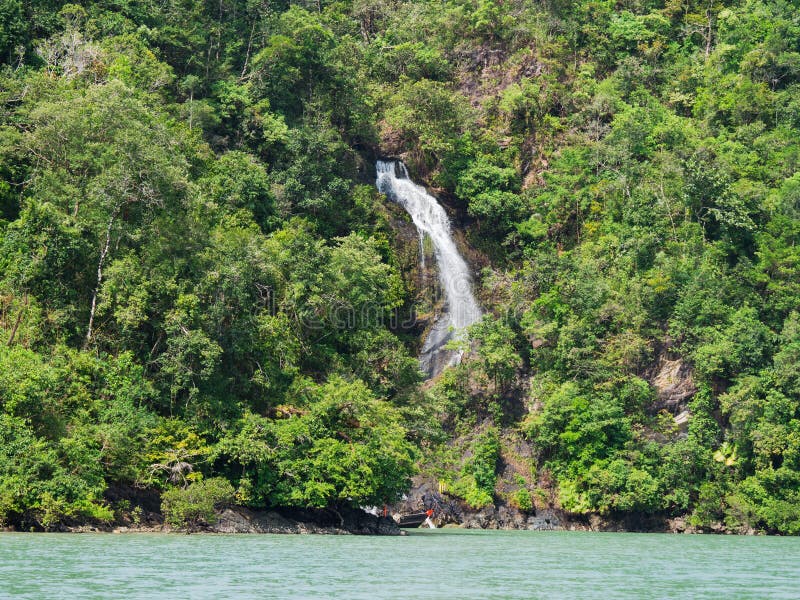 Waterval Bij De Mergui-Archipel Stock Foto - Image of mooi, eiland ...