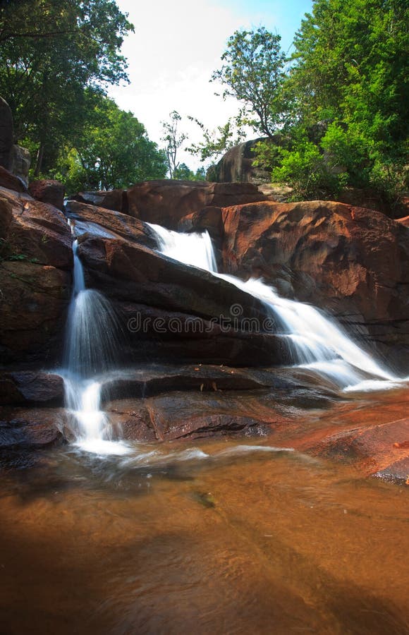Waterval in de keerkringen stock foto. Image of stromend - 7748138