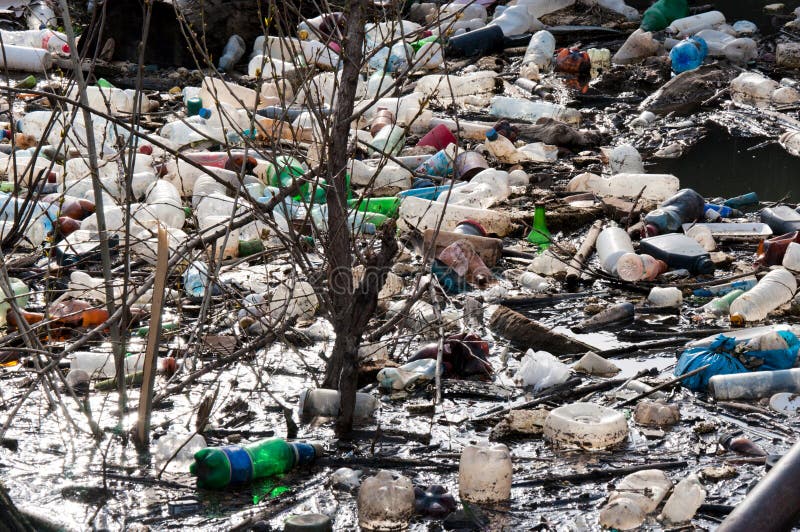 Watervervuiling stock foto. Afbeelding bestaande uit vuilnis - 32257628