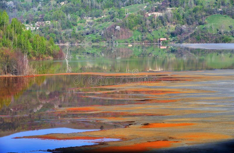 Watervervuiling stock afbeelding. Image of olie, petrochemisch - 9192881