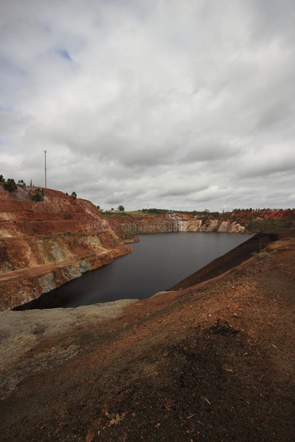 Watervervuiling Van Een Exploitatie Van De Kopermijn Stock Afbeelding ...