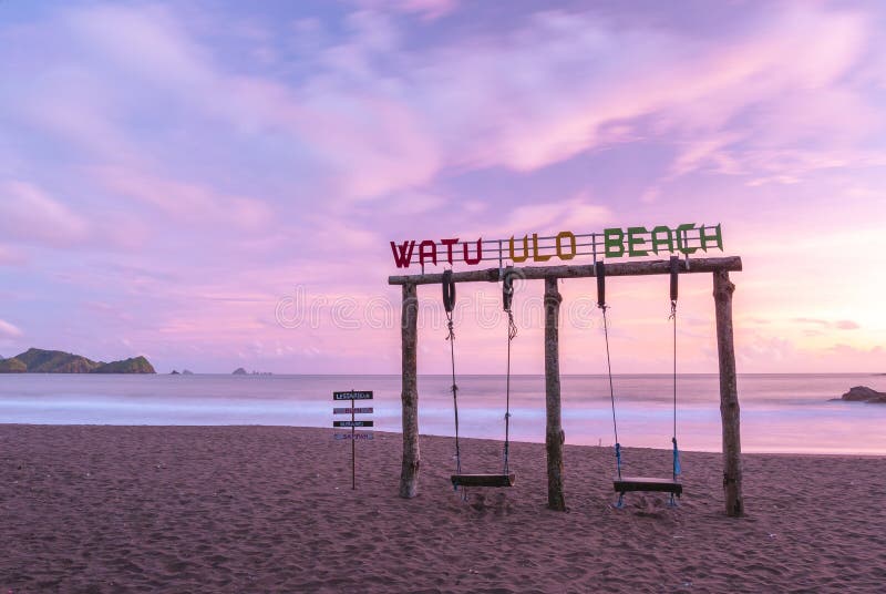 Watu Ulo Beach editorial stock photo. Image of walkway - 271325493