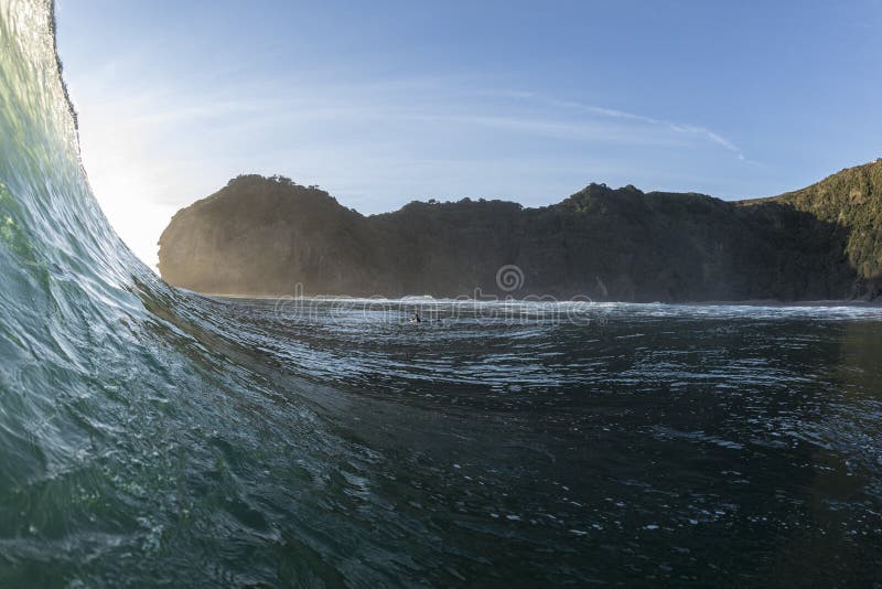 Wave Curl editorial image. Image of wave, piha, destination - 97489200