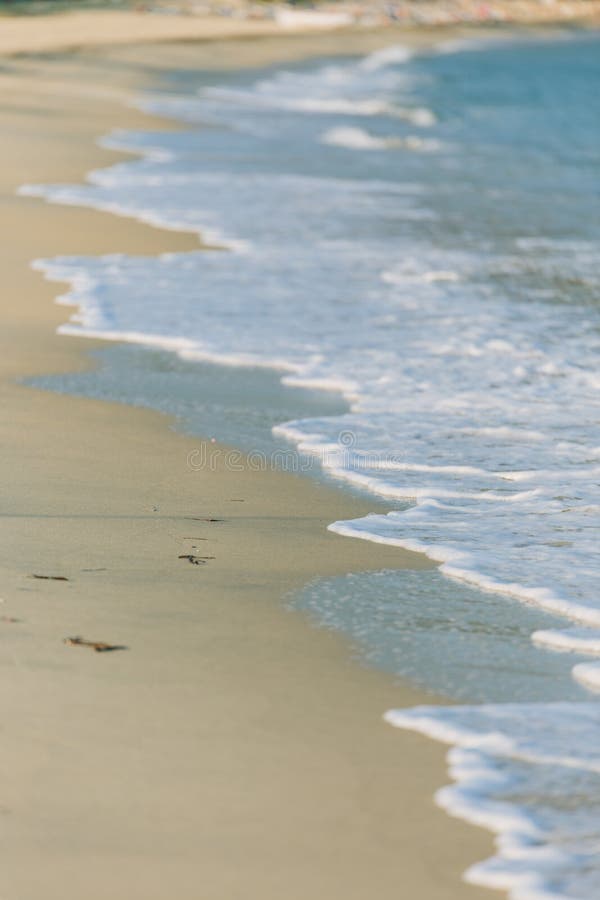 Wave Del Mare Sulla Spiaggia Di Sabbia Fotografia Stock - Immagine di ...