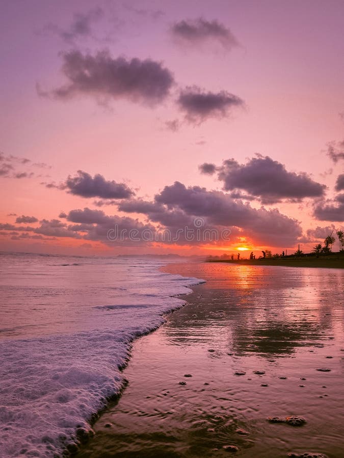 Waves on the Beach with Beautiful Sunset Light Reflection at Pantai ...