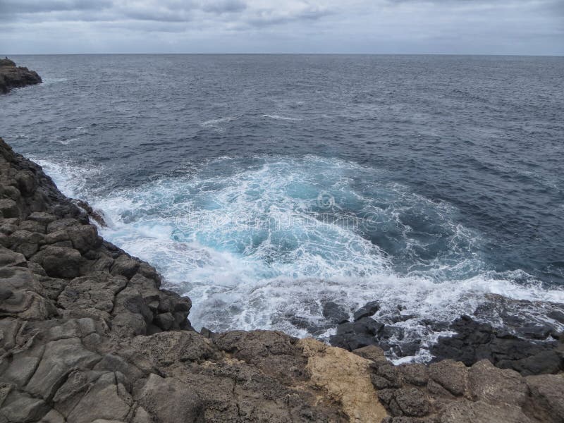 Waves Beating Against the Rocks in Hawaii, US Stock Photo - Image of ...