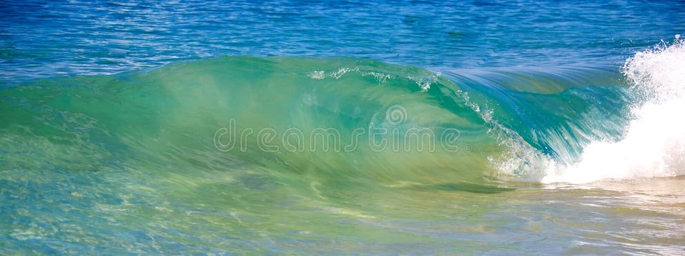 Waves Breaking on the Shore Stock Image - Image of blue, pacific: 37170169
