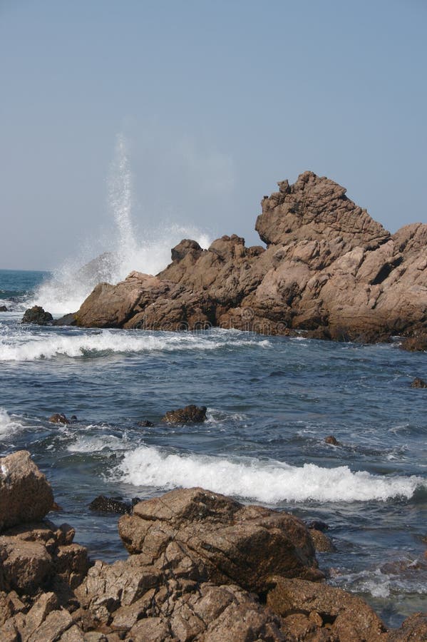Waves Crashing on Ocean Rock Stock Photo - Image of ocean, coast: 2659038