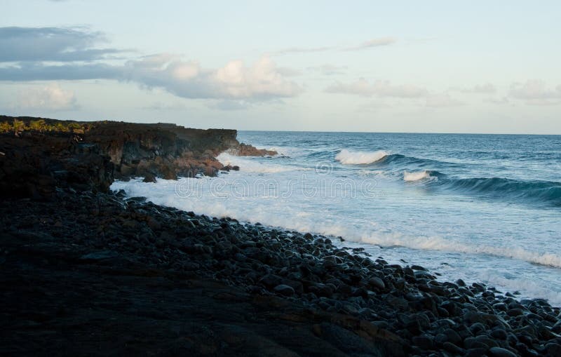 Waves Crashing on the Shore Stock Photo - Image of rock, water: 19275854