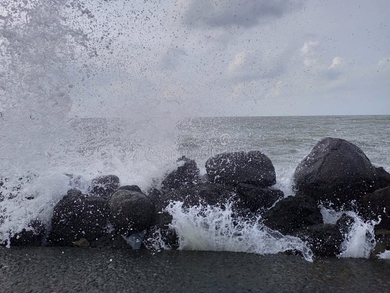The Waves Dance with the Rocks Stock Image - Image of rock, rocks ...