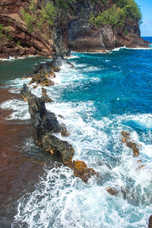 Waves on a Rocky Beach. Tropical Paradise Deep Turquoise Rocky Seascape ...