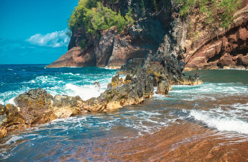 Waves on a Rocky Beach. Tropical Paradise Deep Turquoise Rocky Seascape ...