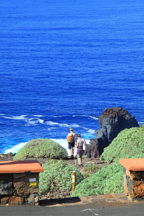 On the way to the beach editorial photography. Image of islands - 72495892