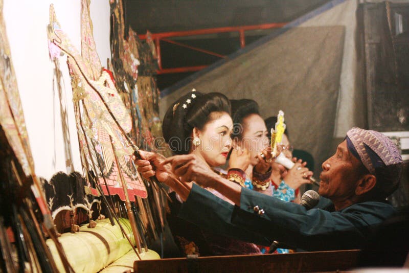 Wayang Kulit Shadow Puppet Show and Ludruk Editorial Image - Image of ...