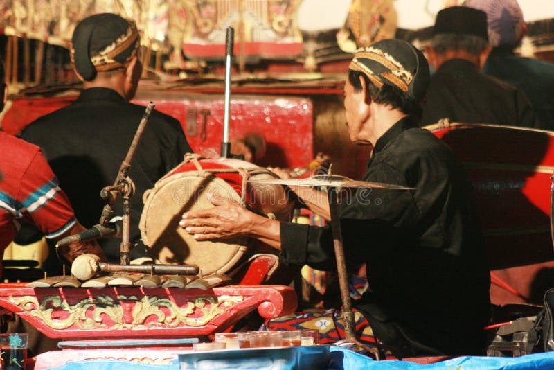 Wayang Kulit Shadow Puppet Show and Ludruk Editorial Stock Image ...