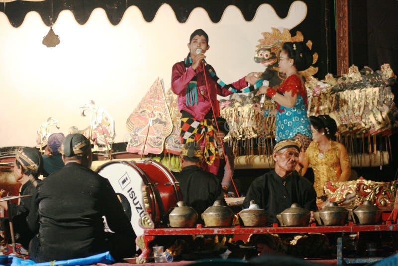 Wayang Kulit Shadow Puppet Show and Ludruk Editorial Photo - Image of ...