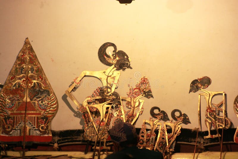 Wayang Kulit Shadow Puppet Show and Ludruk Editorial Photography ...