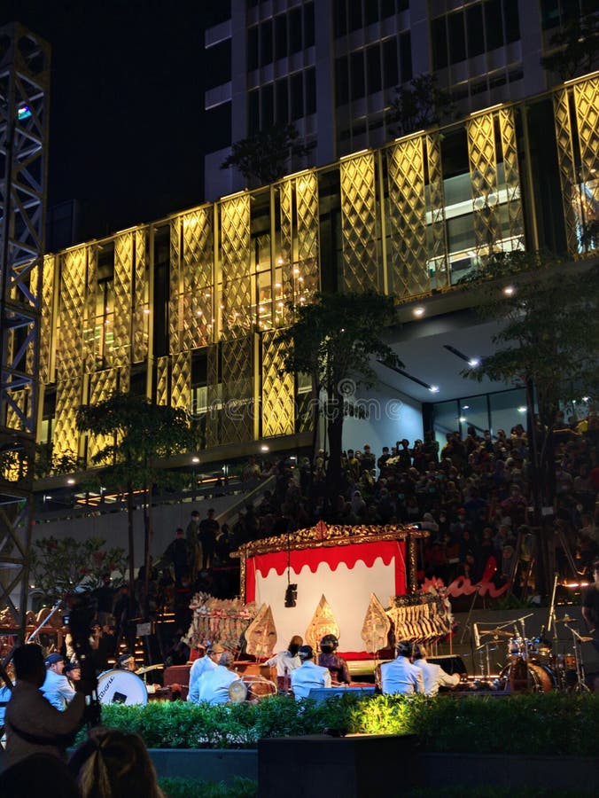 Wayang Street Performance editorial photo. Image of wayang - 265445021