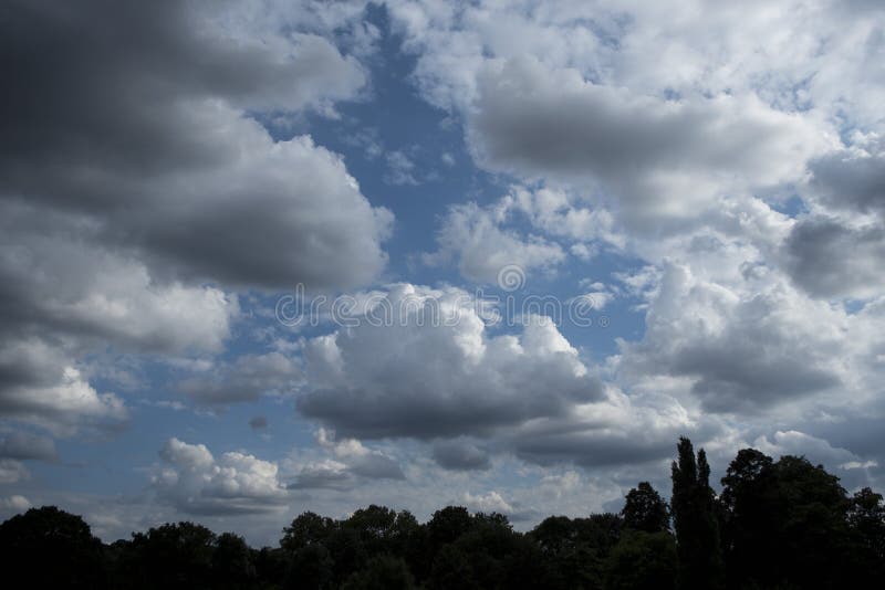 Weather Background: Gathering Cumulus Clouds. Dramatic Cloudy ...