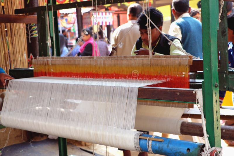 Weaver weaving cloth editorial photo. Image of cloth - 86212096