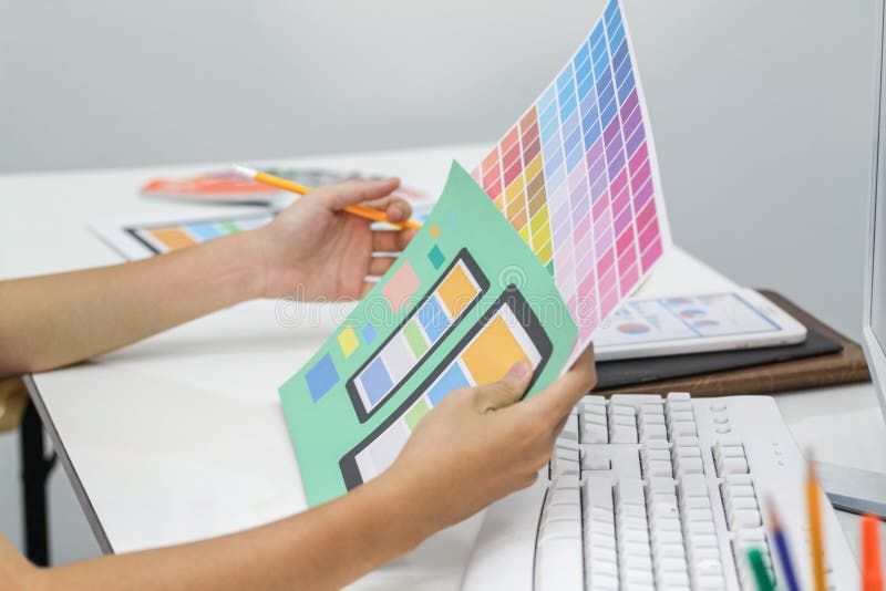 Web Designers are Working Together To Develop Responsive Website Gear ...