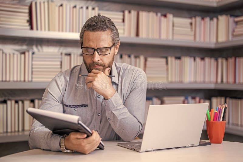 Webinar Tutorial Online. Man Study Online. Education for Man. Remote ...