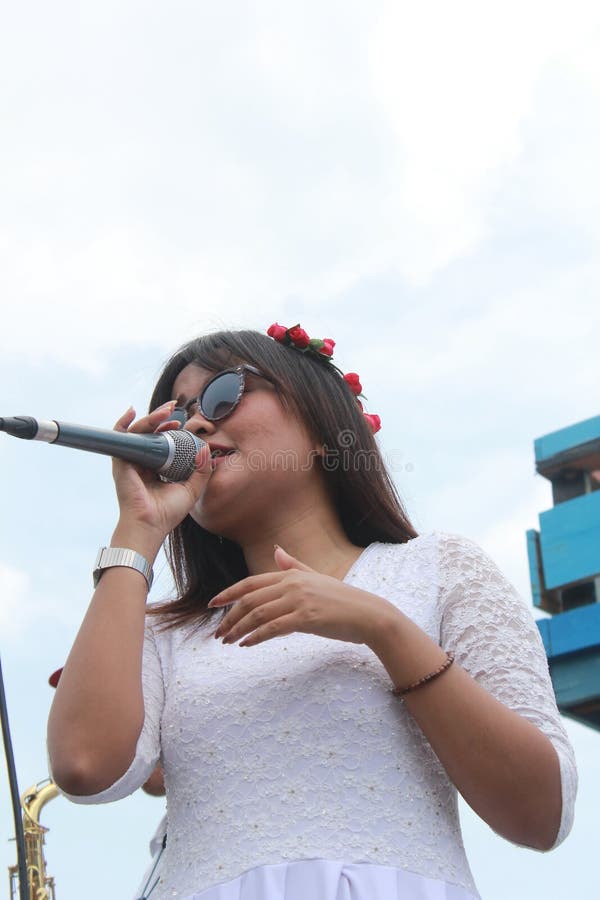 Wedding band group editorial stock image. Image of band - 90077254