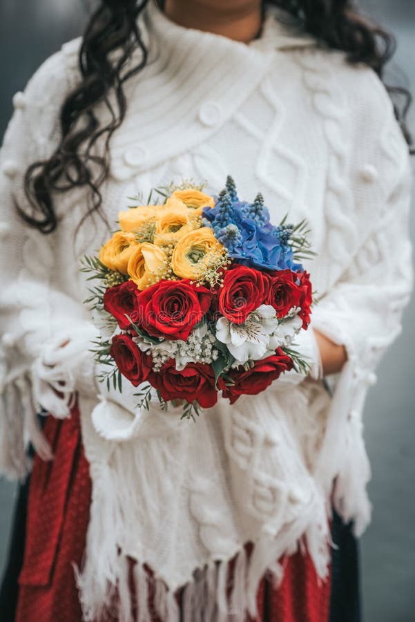 Wedding Bouquet in Bridals Hand Stock Photo - Image of outdoors ...