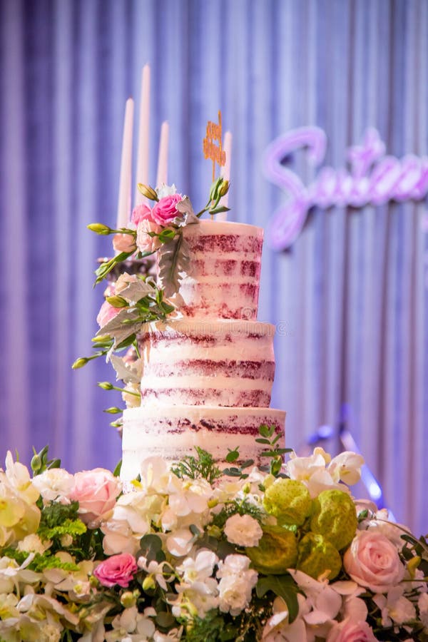 Wedding Cake in Party in Hotel Stock Photo - Image of interior, decor ...