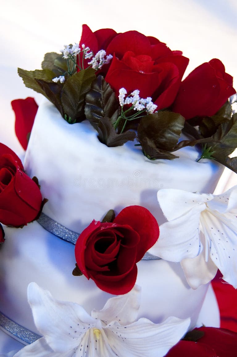 2,496 White Wedding Cake Red Roses Stock Photos - Free & Royalty-Free ...