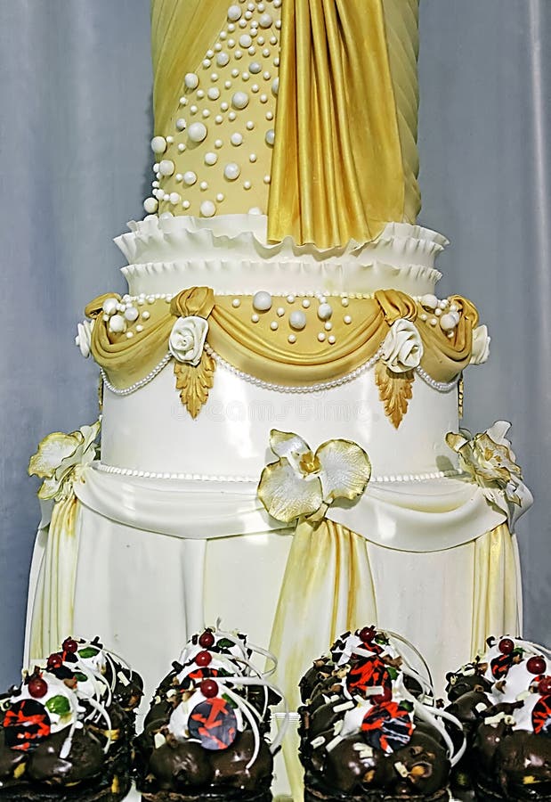 Wedding Cake Specially Decorated.Detail 5 Stock Image - Image of ...