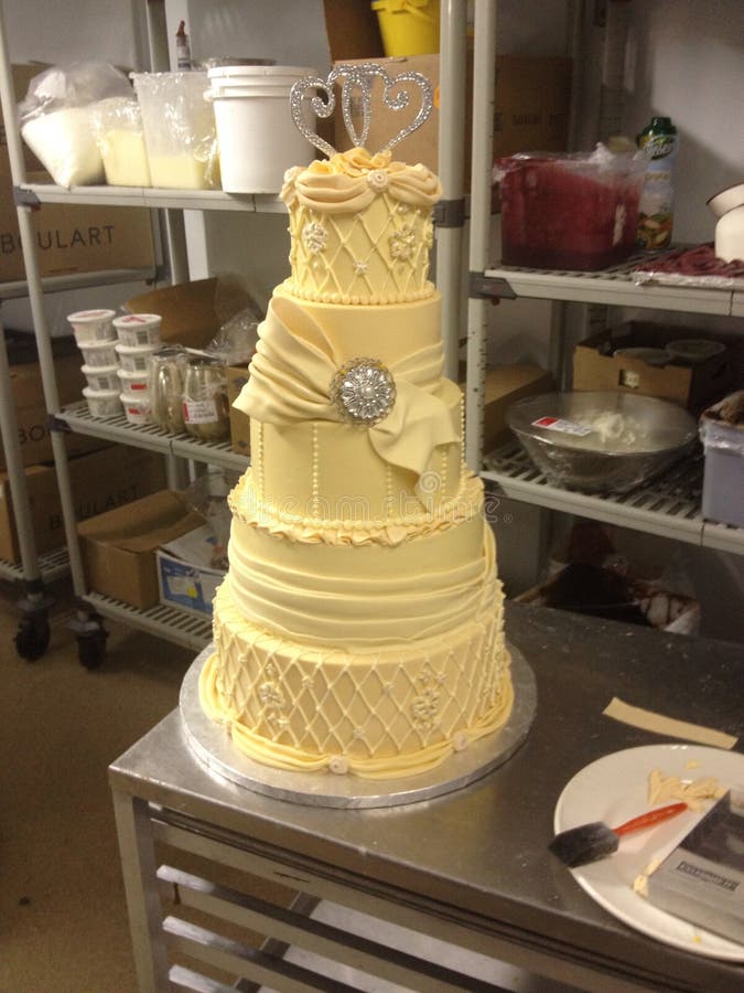 Wedding cake editorial stock image. Image of love, piping - 42769089