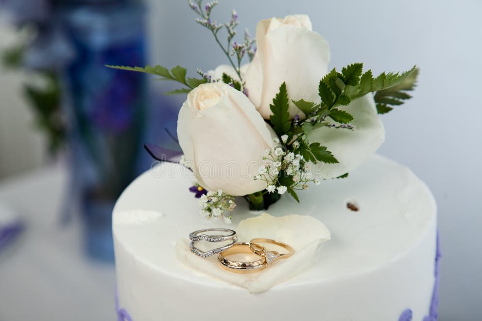 Wedding Cake and Topper with Wedding Rings Stock Image - Image of ...