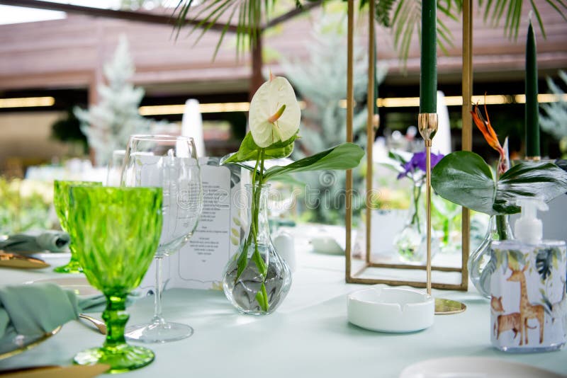 Wedding Decor Table Setting and Flowers. Wedding Flower Arrangement ...