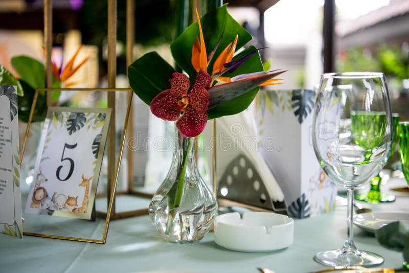 Wedding Decor Table Setting and Flowers. Wedding Flower Arrangement ...