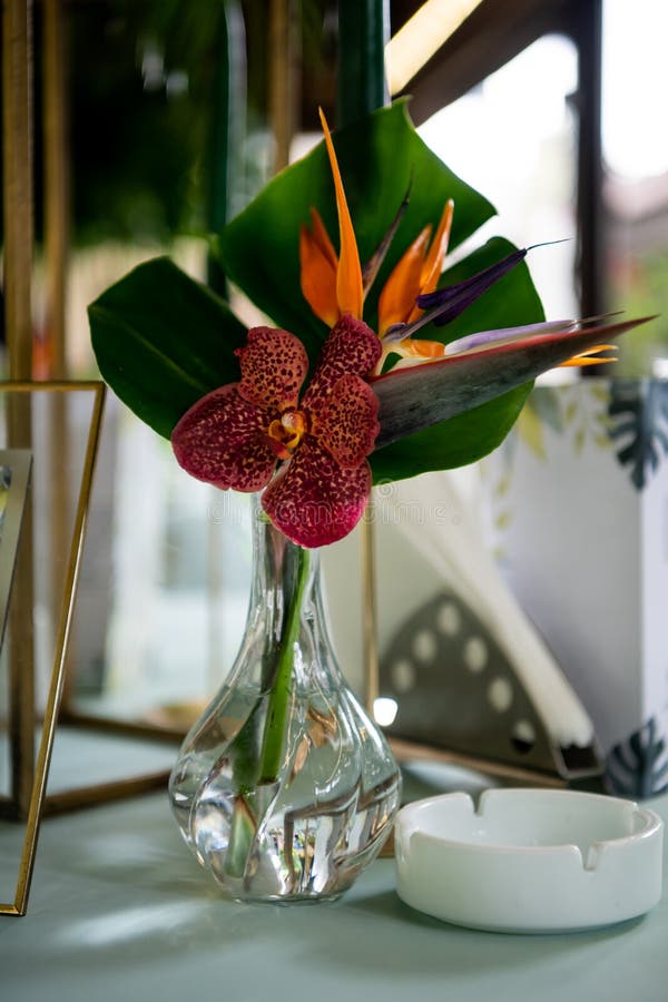 Wedding Decor Table Setting and Flowers. Wedding Flower Arrangement ...