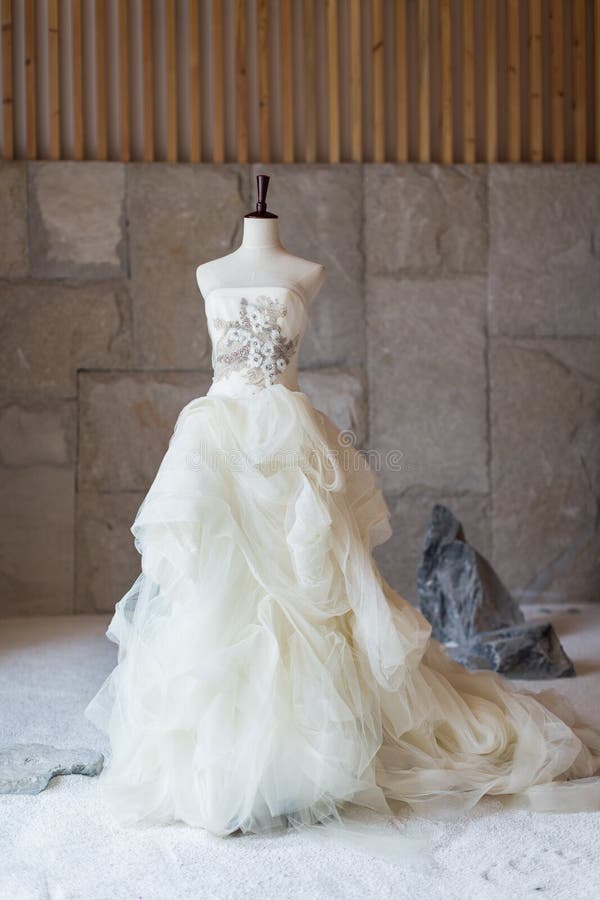 Wedding dress display 60 photos - Astyledwedding.com