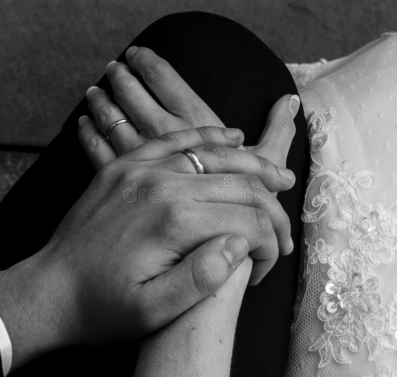 Wedding Hands Bride And Groom With Rings Picture. Image: 4237353