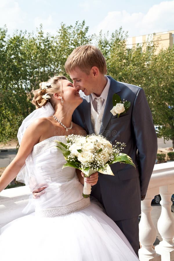 Wedding Kuss stockbild. Bild von paare, eleganz, neigung - 16052689