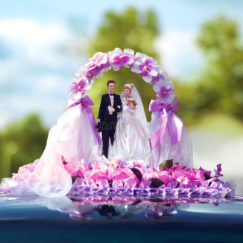 Wedding Miniature Figurines of the Bride and Groom Stock Photo - Image ...