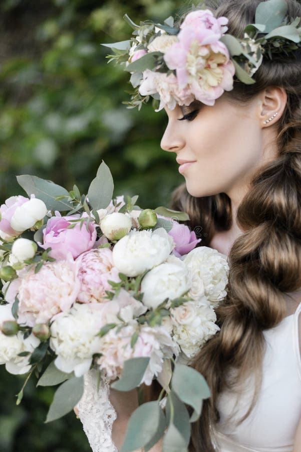 Wedding morning of a bride stock image. Image of elegance - 95191541